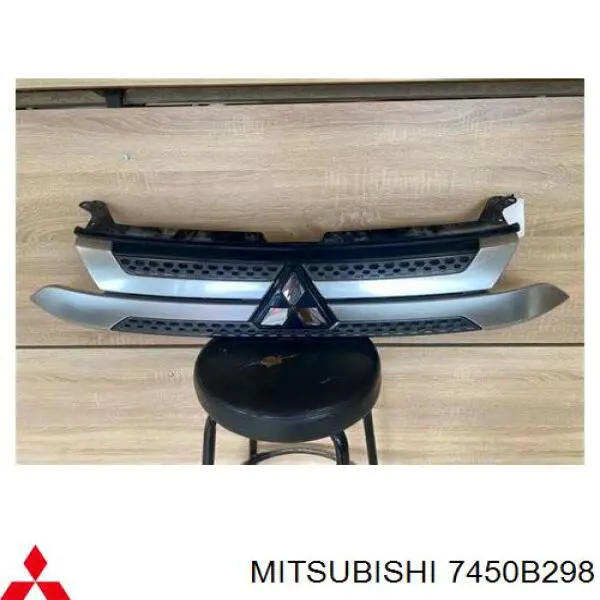 7450B298 Mitsubishi решітка радіатора - купити онлайн в Україні