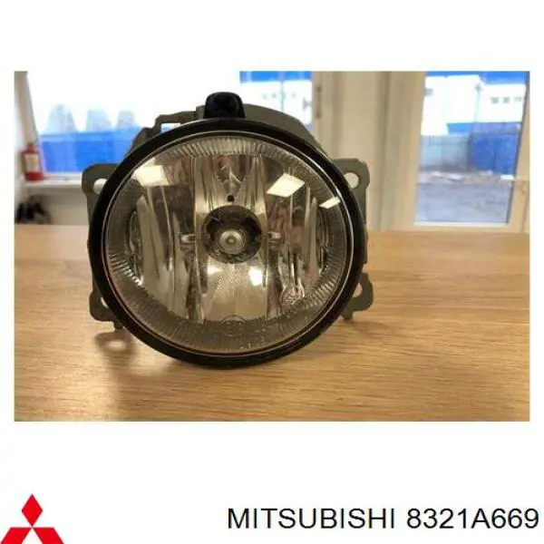 8321A669 Mitsubishi фара протитуманна, ліва/права - купити онлайн в Україні