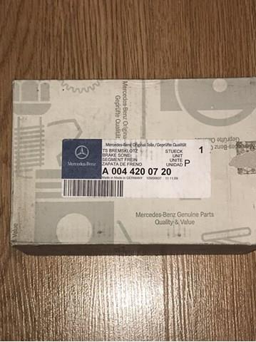 A0044200720 Mercedes колодки гальмівні передні, дискові