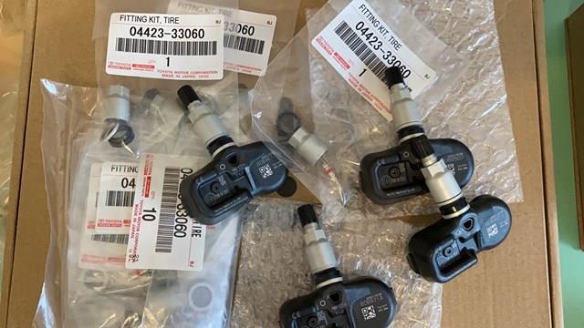 4260760010 Toyota датчик давления шин