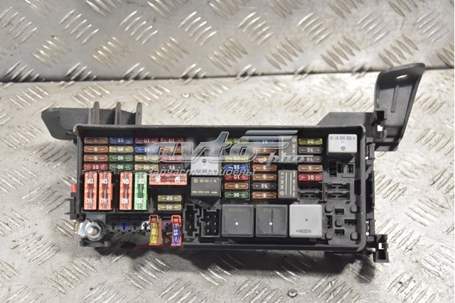 Блок предохранителей задний салонный на Mercedes ML-Class (W164)
