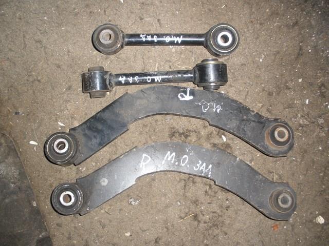 MN100109 Mitsubishi тяга поперечна задньої підвіски (Передняя)