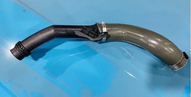 144604018R Renault (RVI) шланг/патрубок інтеркулера, правий