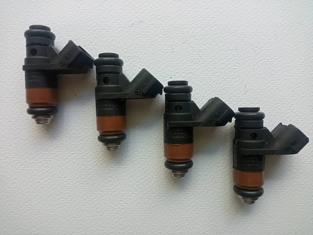 036906031L VAG форсунка вприску палива