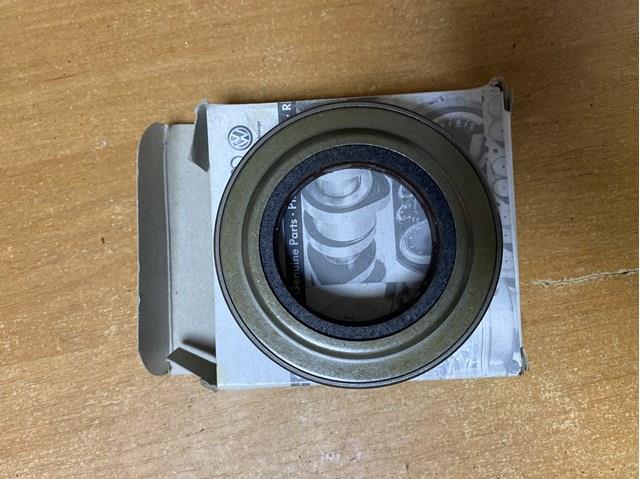 Сальник хвостовика редуктора заднього моста на Volkswagen Crafter