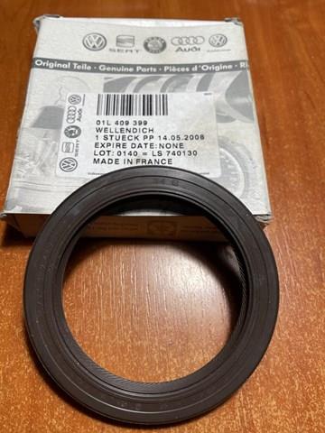 01L409399 VAG сальник піввісі переднього моста, лівої