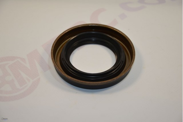 Сальник задней полуоси на Mercedes E-Class (W210)