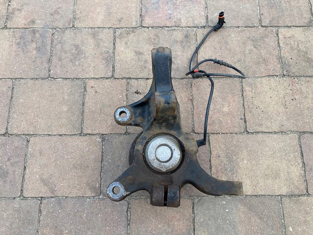 A6393301232 Mercedes цапфа передня ліва