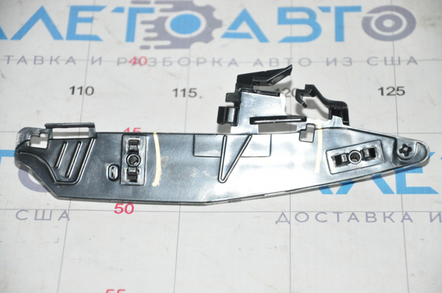 51117399981 BMW направляюча переднього бампера, права