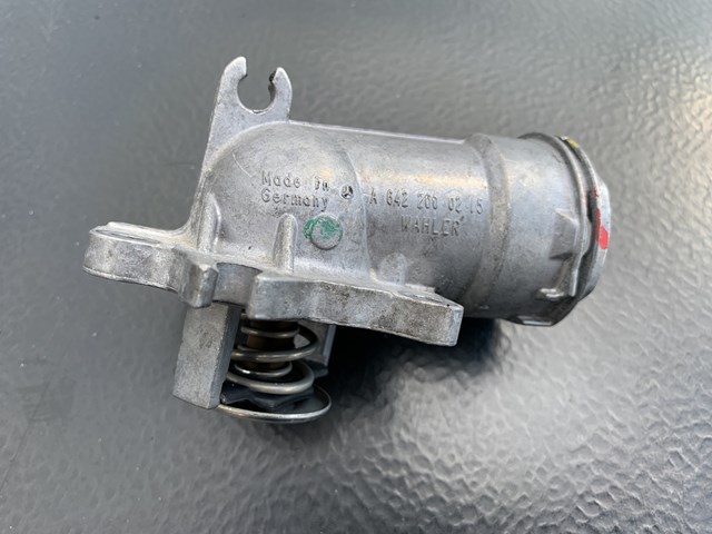 A6422000215 Mercedes термостат в корпусі