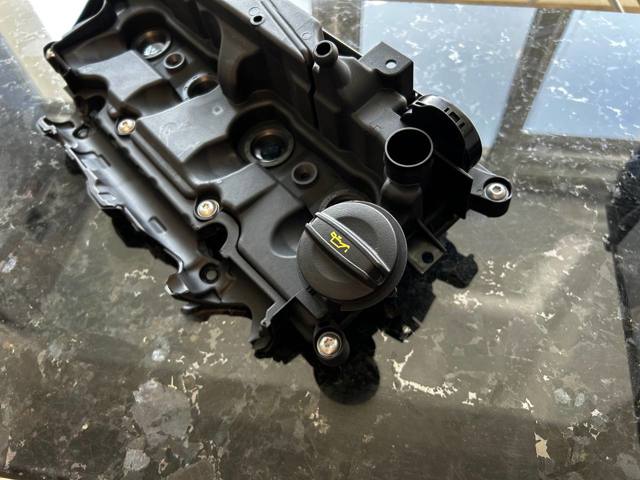 05L103469E VAG клапанна кришка - купити онлайн в Україні