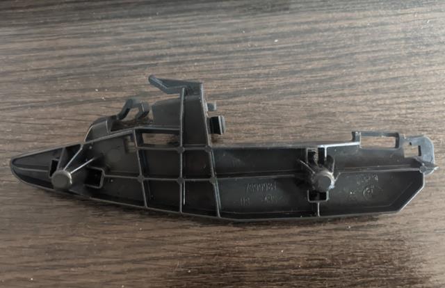 51117399981 BMW направляюча переднього бампера, права