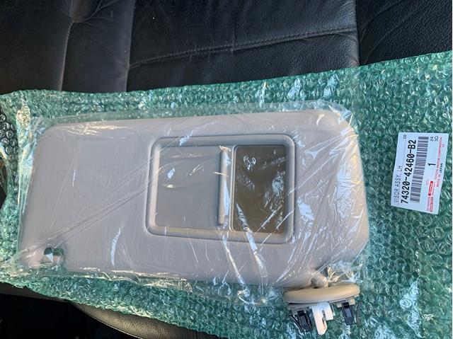 7432042460B2 Toyota козирок сонцезахисний