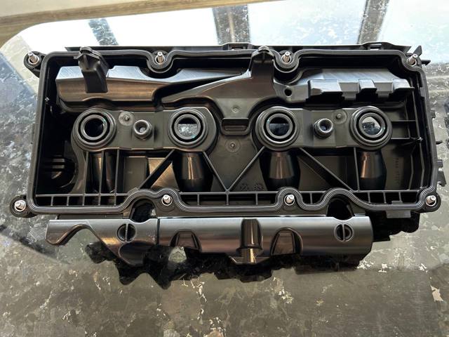 05L103469E VAG клапанна кришка - купити онлайн в Україні