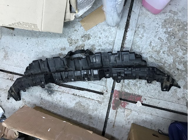 5311542010 Toyota кронштейн решітки радіатора