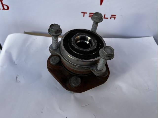 1044121-00-E Tesla маточина колеса привідна (m3)